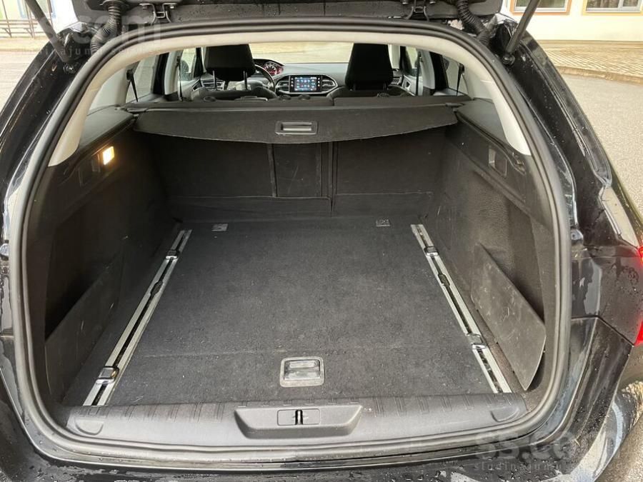 Black Peugeot 308 2018 in Cesis, with an engine capacity of 1.20 L and mileage of 189 thousand km for 7200 €, photo 11 on AUTOMOTO.COM.LV