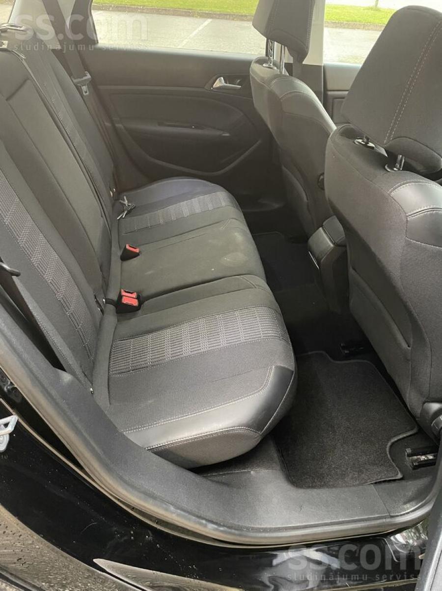 Black Peugeot 308 2018 in Cesis, with an engine capacity of 1.20 L and mileage of 189 thousand km for 7200 €, photo 13 on AUTOMOTO.COM.LV