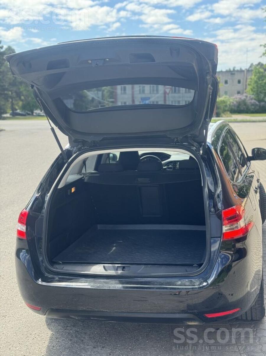 Black Peugeot 308 2018 in Kuldiga, with an engine capacity of 1.50 L and mileage of 181 thousand km for 7050 €, photo 4 on AUTOMOTO.COM.LV