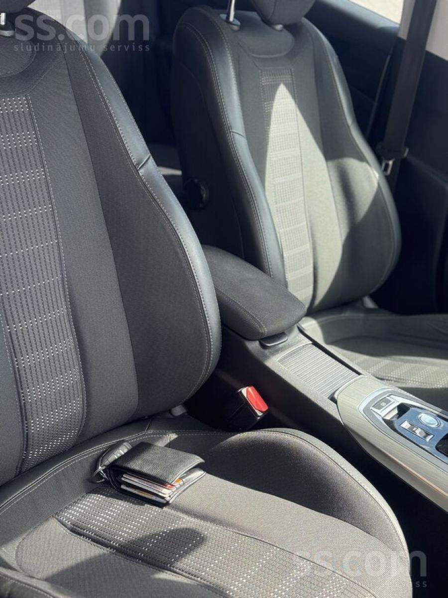 Black Peugeot 308 2018 in Kuldiga, with an engine capacity of 1.50 L and mileage of 181 thousand km for 7050 €, photo 6 on AUTOMOTO.COM.LV