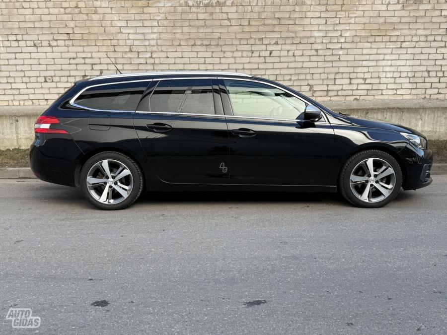 Melns Peugeot 308 2019 Viļņa, ar dzinēja tilpumu 1.50 L un nobraukumu 208 tūkst. km par 6100 €, foto 13 vietnē AUTOMOTO.COM.LV