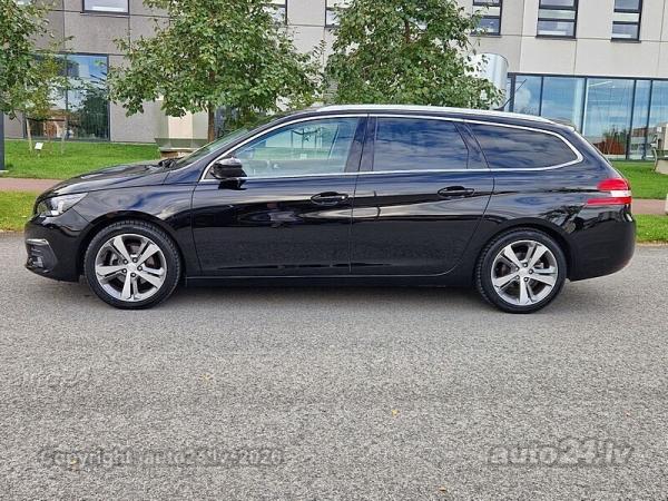 Peugeot 308 2019 in Tallinn on AUTOMOTO.COM.LV Black Peugeot 308 2019 in Tallinn, with an engine capacity of 1.20 L and mileage of 126 thousand km for 10990 €, photo 5 on AUTOMOTO.COM.LV