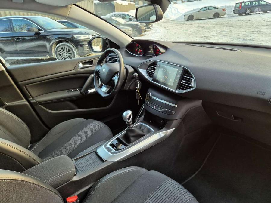 Black Peugeot 308 2020 in Utena, with an engine capacity of 1.50 L and mileage of 233 thousand km for 5990 €, photo 10 on AUTOMOTO.COM.LV