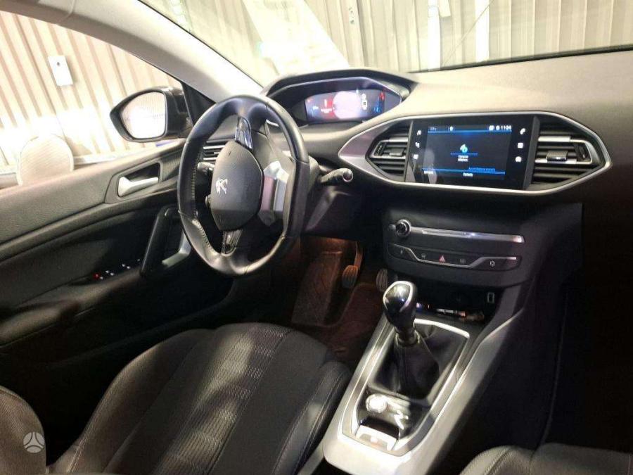 Melns Peugeot 308 2020 Viļņa, ar dzinēja tilpumu 1.50 L un nobraukumu 169 tūkst. km par 7900 €, foto 3 vietnē AUTOMOTO.COM.LV
