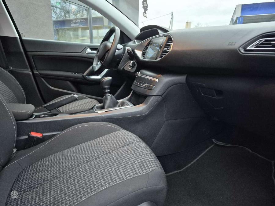 Black Peugeot 308 2021 in Taurage, with an engine capacity of 1.50 L and mileage of 182 thousand km for 5999 €, photo 33 on AUTOMOTO.COM.LV