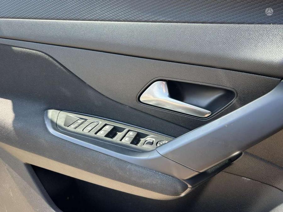 Black Peugeot 308 2023 in Vilnius, with an engine capacity of 1.20 L and mileage of 166 thousand km for 10647 €, photo 12 on AUTOMOTO.COM.LV
