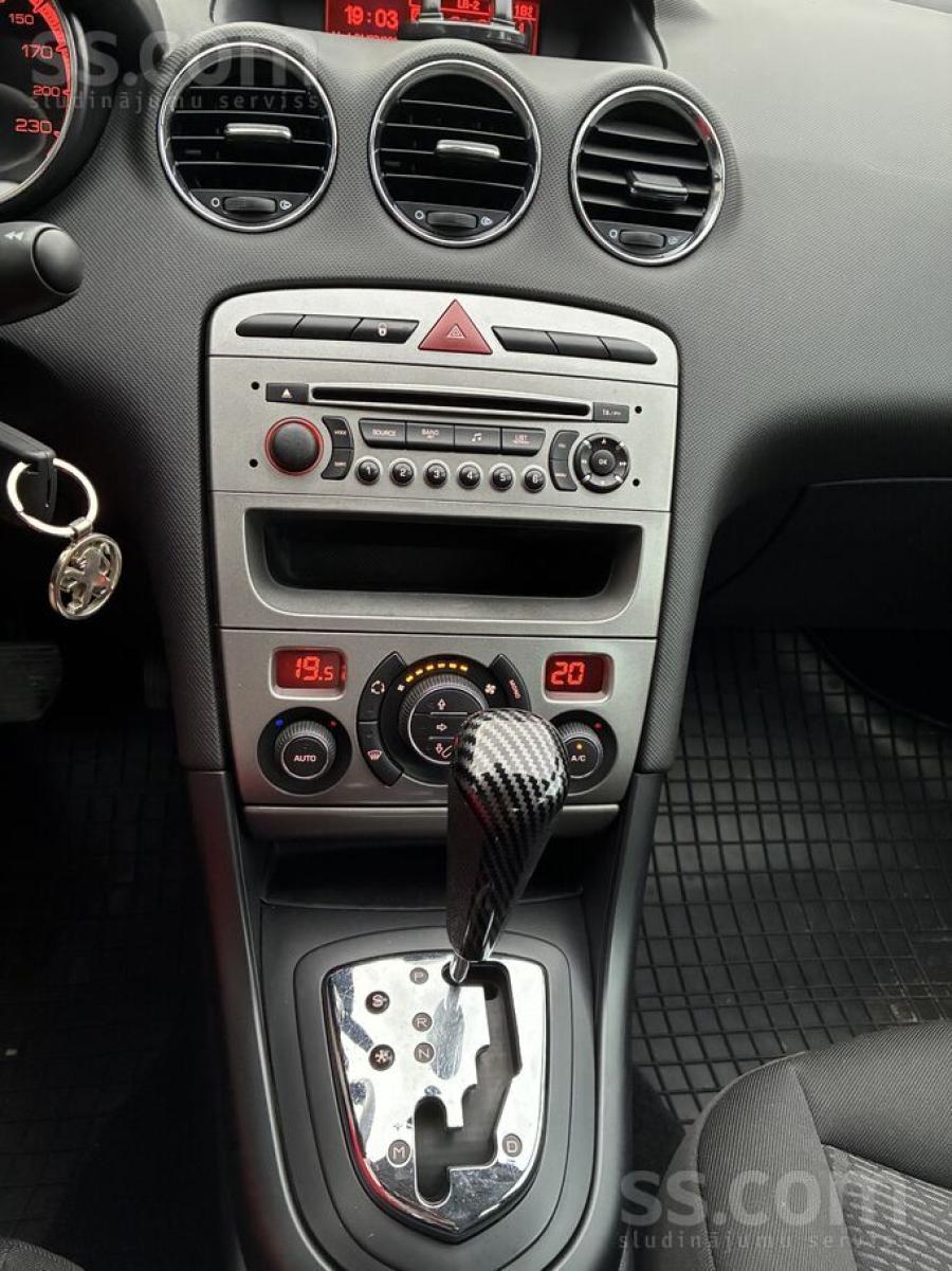 Zils Peugeot 308 2010 Liepāja, ar dzinēja tilpumu 1.60 L un nobraukumu 146 tūkst. km par 2555 €, foto 7 vietnē AUTOMOTO.COM.LV