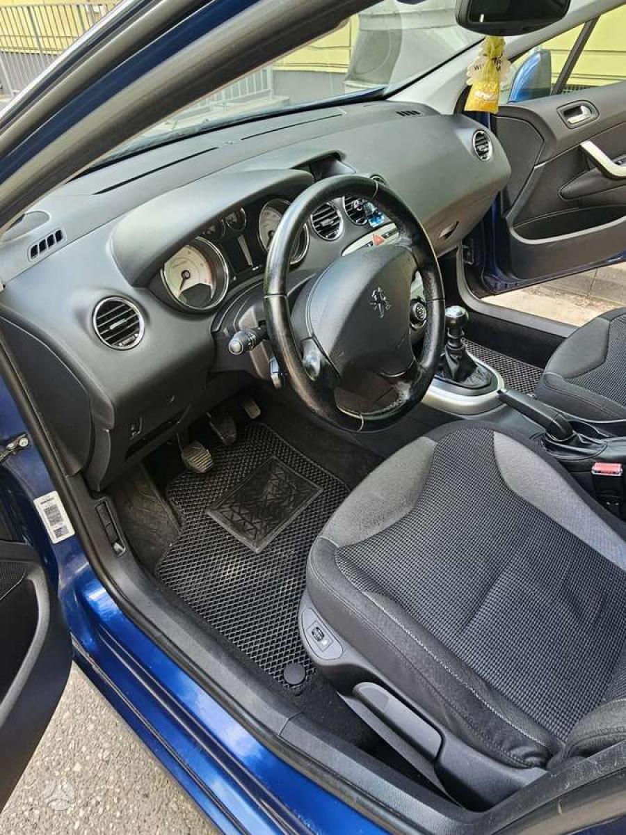 Blue Peugeot 308 2010 in Vilnius, with an engine capacity of 1.56 L and mileage of 283 thousand km for 2200 €, photo 11 on AUTOMOTO.COM.LV