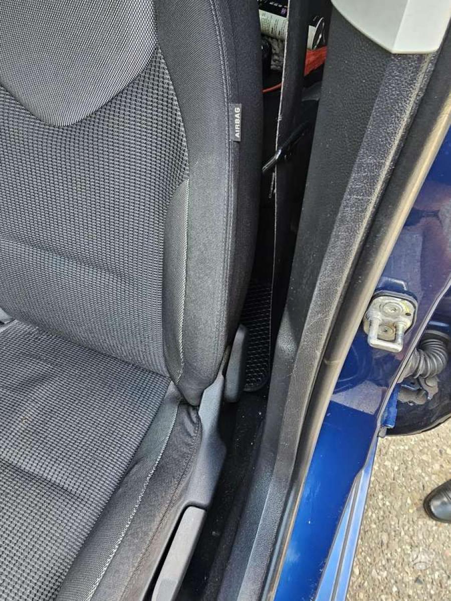 Blue Peugeot 308 2010 in Vilnius, with an engine capacity of 1.56 L and mileage of 283 thousand km for 2200 €, photo 15 on AUTOMOTO.COM.LV