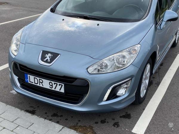 Пежо 308 2011 в Клайпеда на AUTOMOTO.COM.LV Синий Пежо 308 2011 в Клайпеда, объемом двигателя 1.60 л и пробегом 207 тыс. км за 2200 €, фото 4 на AUTOMOTO.COM.LV