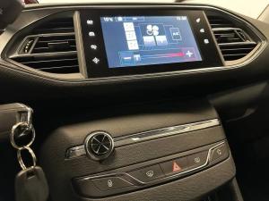 Zils Peugeot 308 2014 Jūrmala, ar dzinēja tilpumu 1.60 L un nobraukumu 214 tūkst. km par 5750 €, foto 49 vietnē AUTOMOTO.COM.LV