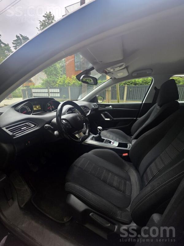 Blue Peugeot 308 2016 in Riga, with an engine capacity of 1.60 L and mileage of 223 thousand km for 6700 €, photo 4 on AUTOMOTO.COM.LV