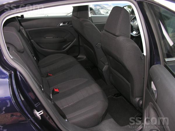 Blue Peugeot 308 2017 in Riga, with an engine capacity of 1.20 L and mileage of 196 thousand km for 5950 €, photo 8 on AUTOMOTO.COM.LV