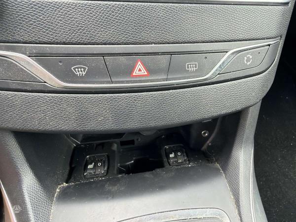 Blue Peugeot 308 2017 in Utena, with an engine capacity of 1.56 L and mileage of 280 thousand km for 4390 €, photo 8 on AUTOMOTO.COM.LV
