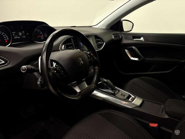 Zils Peugeot 308 2020 Viļņa, ar dzinēja tilpumu 1.20 L un nobraukumu 56 tūkst. km par 11000 €, foto 9 vietnē AUTOMOTO.COM.LV
