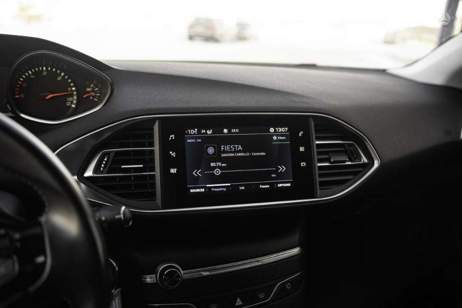 Blue Peugeot 308 2020 in Vilnius, with an engine capacity of 1.50 L and mileage of 99 thousand km for 7899 €, photo 18 on AUTOMOTO.COM.LV