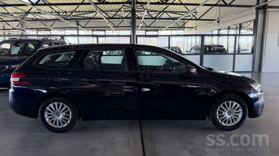 Blue Peugeot 308 2015 in Riga, with an engine capacity of 1.20 L and mileage of 95 thousand km for 4900 €, photo 5 on AUTOMOTO.COM.LV