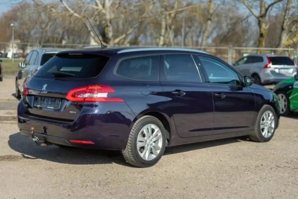 Blue Peugeot 308 2016 in Liepaja, with an engine capacity of 1.60 L and mileage of 210 thousand km for 8350 €, photo 4 on AUTOMOTO.COM.LV