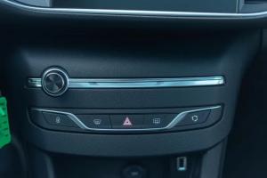Zils Peugeot 308 2016 Liepāja, ar dzinēja tilpumu 1.60 L un nobraukumu 210 tūkst. km par 8350 €, foto 16 vietnē AUTOMOTO.COM.LV