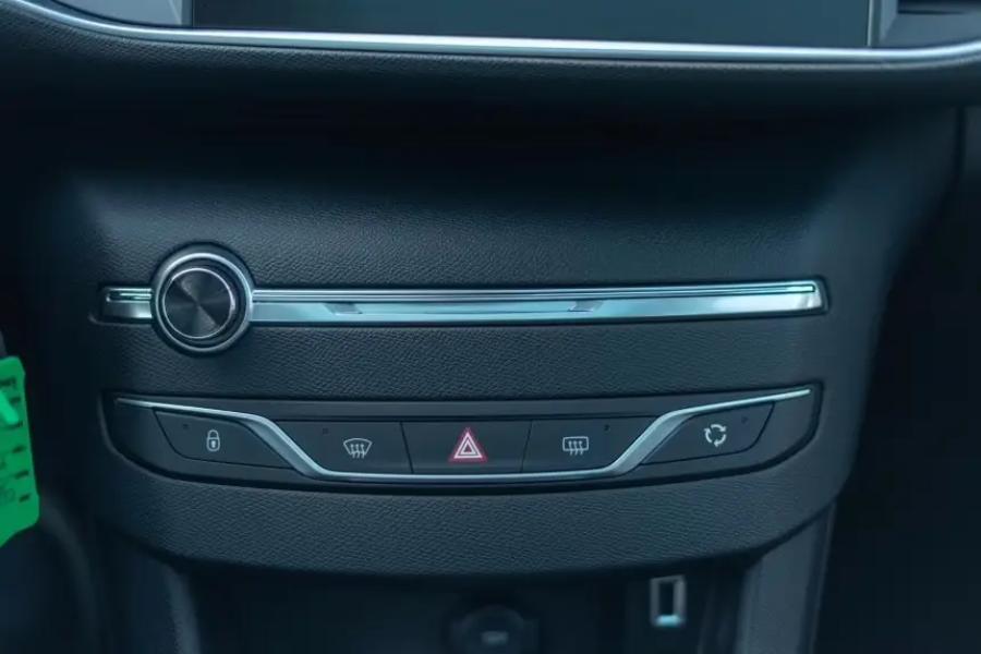 Zils Peugeot 308 2016 Liepāja, ar dzinēja tilpumu 1.60 L un nobraukumu 210 tūkst. km par 8350 €, foto 16 vietnē AUTOMOTO.COM.LV