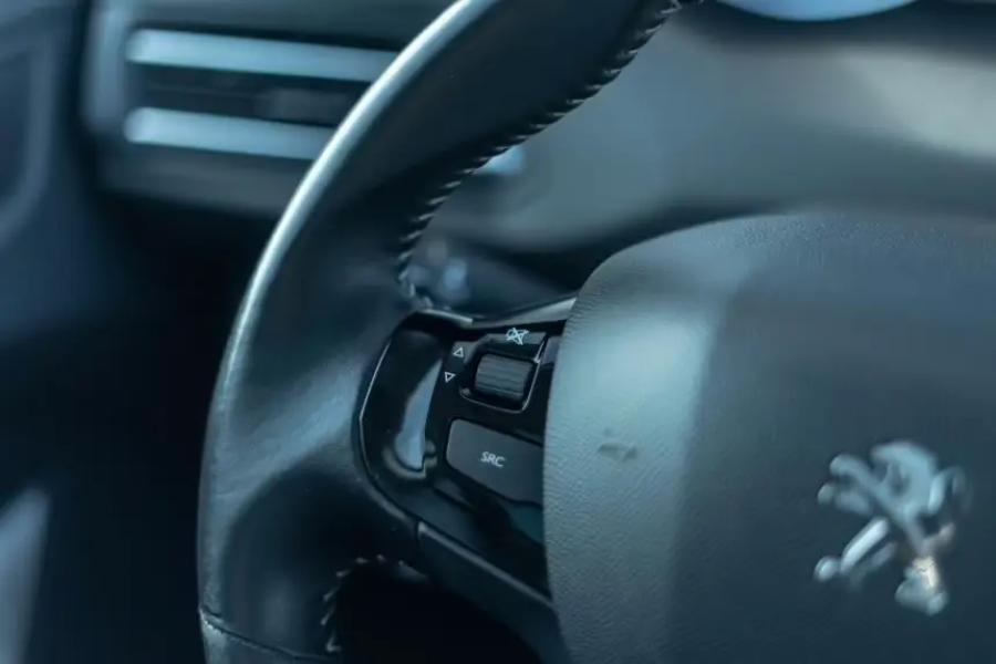 Zils Peugeot 308 2016 Liepāja, ar dzinēja tilpumu 1.60 L un nobraukumu 210 tūkst. km par 8350 €, foto 18 vietnē AUTOMOTO.COM.LV
