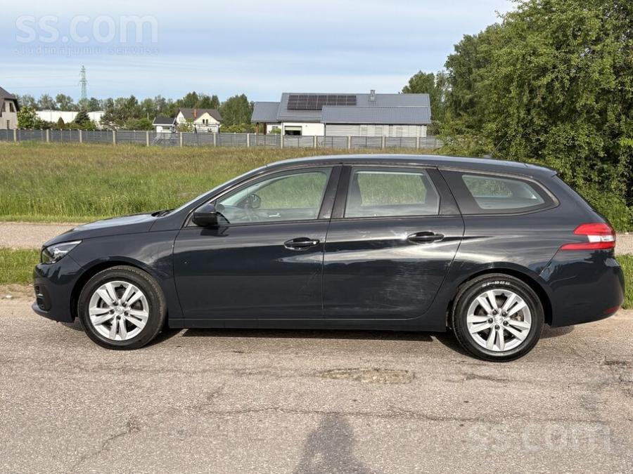 Blue Peugeot 308 2017 in Riga, with an engine capacity of 1.60 L and mileage of 196 thousand km for 5600 €, photo 3 on AUTOMOTO.COM.LV