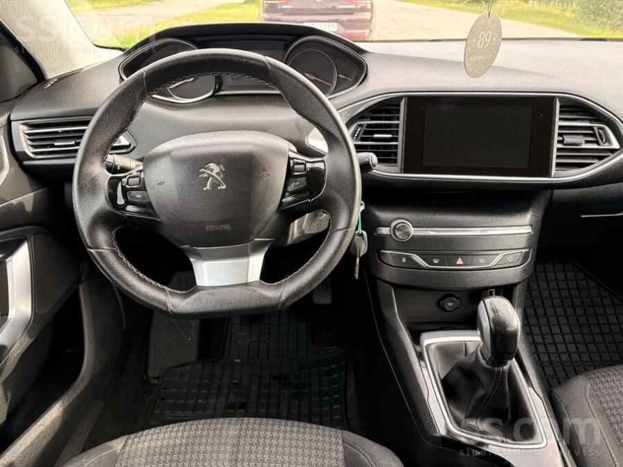 Blue Peugeot 308 2017 in Riga, with an engine capacity of 1.60 L and mileage of 196 thousand km for 5600 €, photo 10 on AUTOMOTO.COM.LV