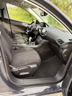 Blue Peugeot 308 2017 in Riga, with an engine capacity of 1.60 L and mileage of 196 thousand km for 5600 €, photo 17 on AUTOMOTO.COM.LV