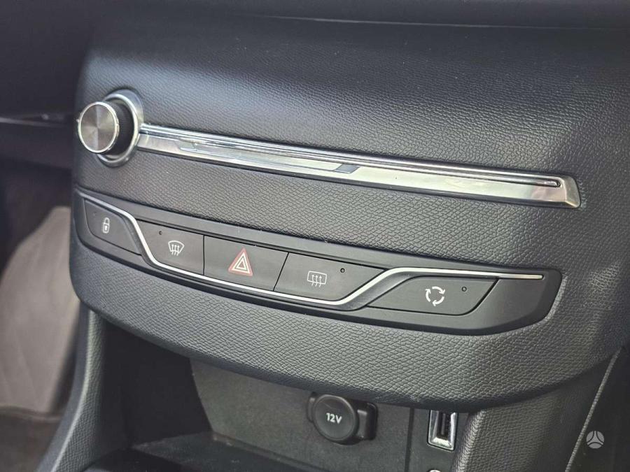 Blue Peugeot 308 2017 in Ariogala, with an engine capacity of 1.20 L and mileage of 218 thousand km for 4400 €, photo 12 on AUTOMOTO.COM.LV