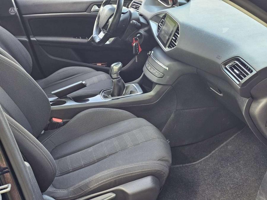 Blue Peugeot 308 2017 in Ariogala, with an engine capacity of 1.20 L and mileage of 218 thousand km for 4400 €, photo 15 on AUTOMOTO.COM.LV