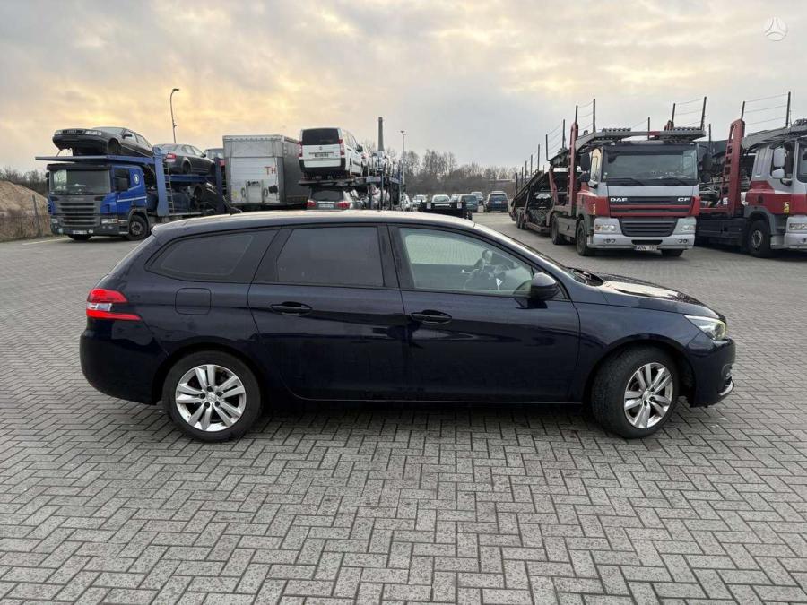 Blue Peugeot 308 2018 in Taurage, with an engine capacity of 1.56 L and mileage of 250 thousand km for 4600 €, photo 2 on AUTOMOTO.COM.LV