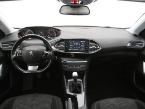 Blue Peugeot 308 2018 in Vilnius, with an engine capacity of 1.20 L and mileage of 177 thousand km for 7399 €, photo 3 on AUTOMOTO.COM.LV