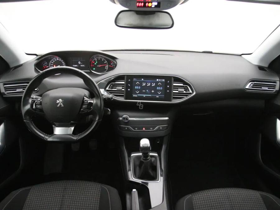 Blue Peugeot 308 2018 in Vilnius, with an engine capacity of 1.20 L and mileage of 177 thousand km for 7399 €, photo 3 on AUTOMOTO.COM.LV