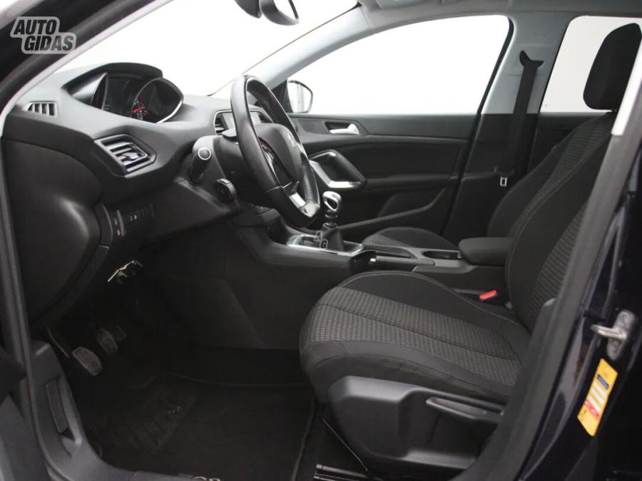 Blue Peugeot 308 2018 in Vilnius, with an engine capacity of 1.20 L and mileage of 177 thousand km for 7399 €, photo 5 on AUTOMOTO.COM.LV
