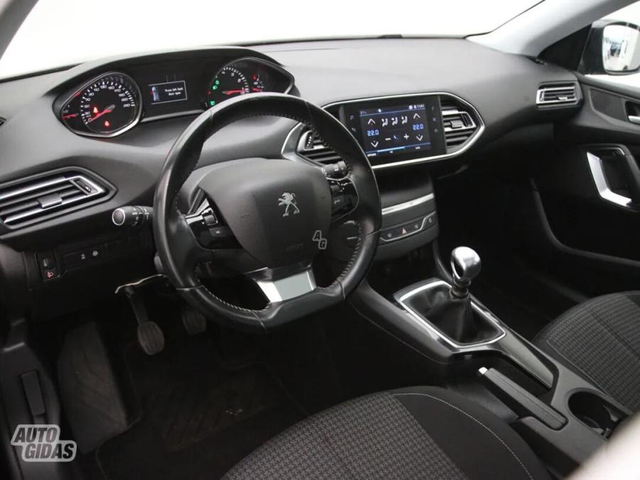 Blue Peugeot 308 2018 in Vilnius, with an engine capacity of 1.20 L and mileage of 177 thousand km for 7399 €, photo 17 on AUTOMOTO.COM.LV
