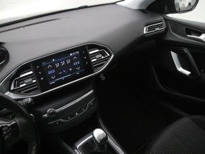 Blue Peugeot 308 2018 in Vilnius, with an engine capacity of 1.20 L and mileage of 177 thousand km for 7399 €, photo 22 on AUTOMOTO.COM.LV