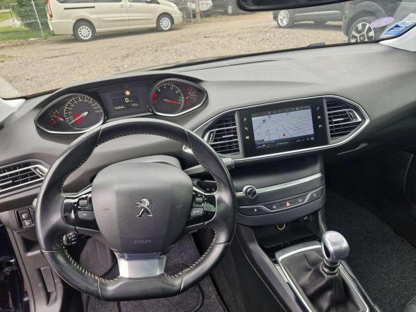 Blue Peugeot 308 2019 in Taurage, with an engine capacity of 1.20 L and mileage of 164 thousand km for 5700 €, photo 8 on AUTOMOTO.COM.LV