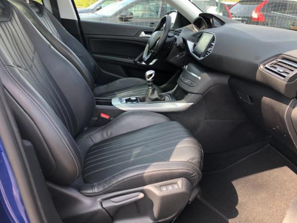Blue Peugeot 308 2019 in Riga, with an engine capacity of 1.50 L and mileage of 191 thousand km for 10950 €, photo 10 on AUTOMOTO.COM.LV