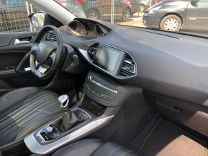 Blue Peugeot 308 2019 in Riga, with an engine capacity of 1.50 L and mileage of 191 thousand km for 10950 €, photo 17 on AUTOMOTO.COM.LV
