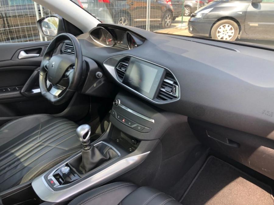Blue Peugeot 308 2019 in Riga, with an engine capacity of 1.50 L and mileage of 191 thousand km for 10950 €, photo 17 on AUTOMOTO.COM.LV