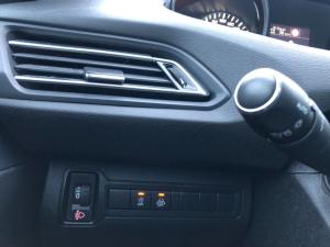Blue Peugeot 308 2019 in Riga, with an engine capacity of 1.50 L and mileage of 191 thousand km for 10950 €, photo 24 on AUTOMOTO.COM.LV