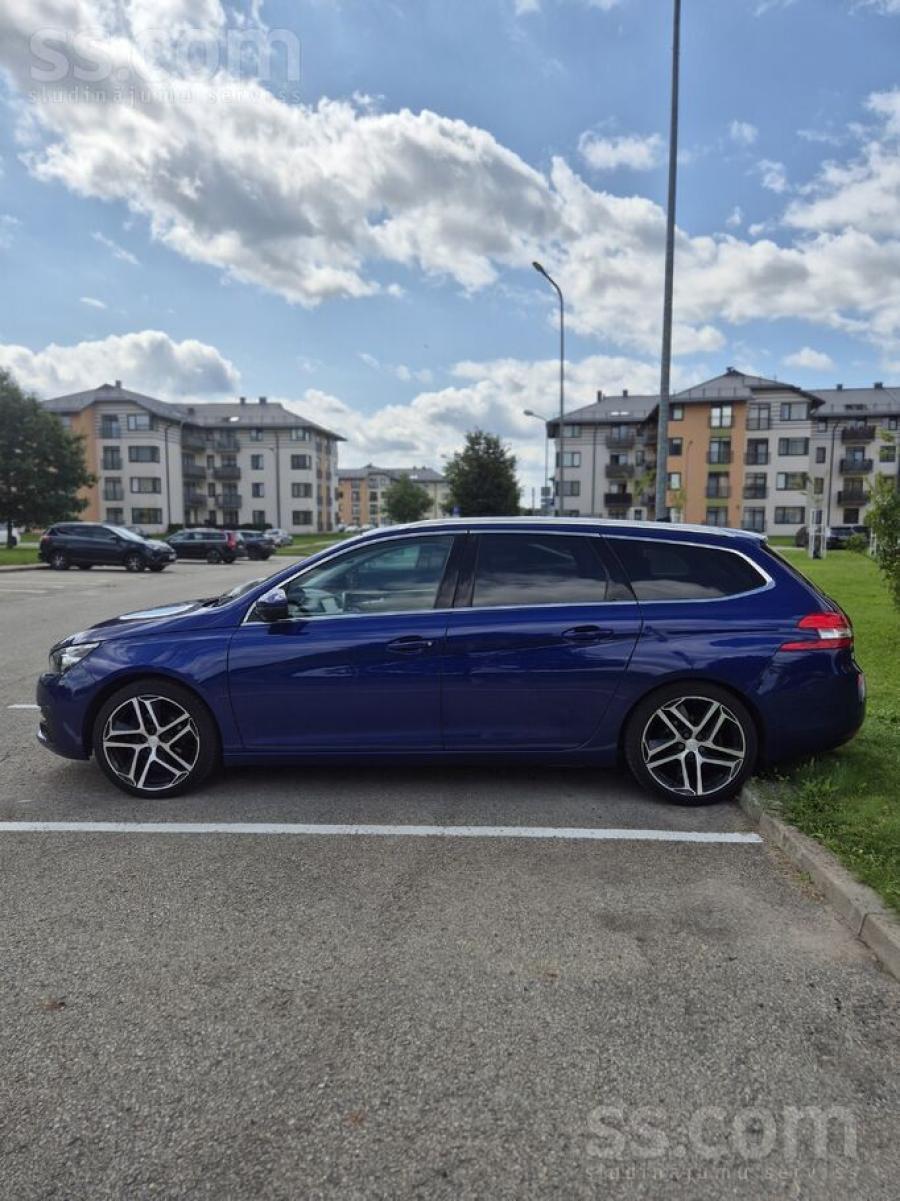 Blue Peugeot 308 2019 in Riga, with an engine capacity of 1.50 L and mileage of 184 thousand km for 8890 €, photo 3 on AUTOMOTO.COM.LV