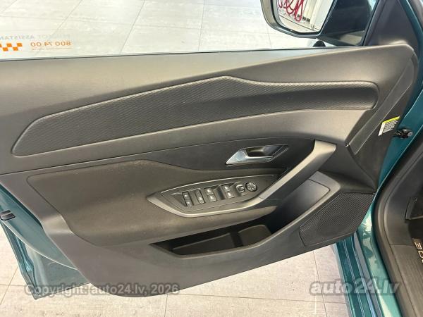 Zils Peugeot 308 2024 Tallina, ar dzinēja tilpumu 1.20 L un nobraukumu 31 tūkst. km par 18900 €, foto 8 vietnē AUTOMOTO.COM.LV