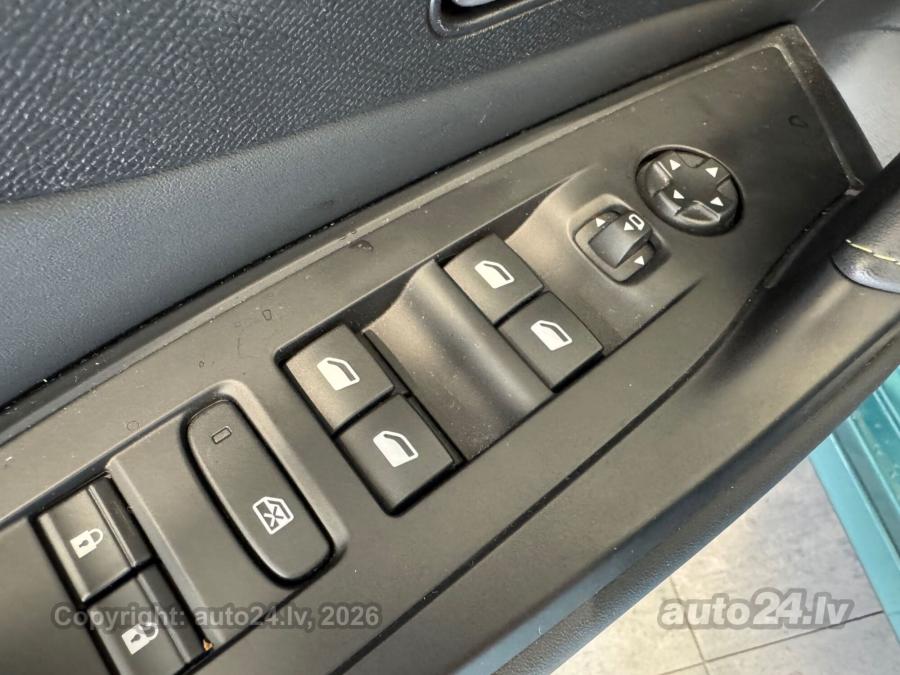 Zils Peugeot 308 2025 Tallina, ar dzinēja tilpumu 1.50 L un nobraukumu 18 tūkst. km par 27900 €, foto 10 vietnē AUTOMOTO.COM.LV