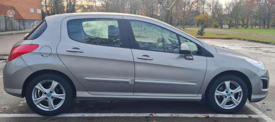 Brown Peugeot 308 2013 in Siauliai, with an engine capacity of 1.56 L and mileage of 369 thousand km for 4700 €, photo 8 on AUTOMOTO.COM.LV