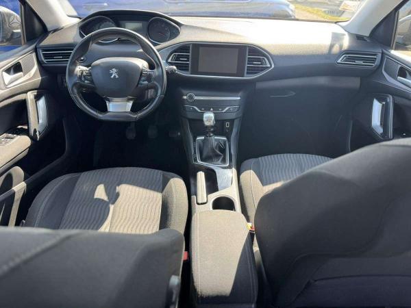 Peugeot 308 2014 in Kaunas on AUTOMOTO.COM.LV Brown Peugeot 308 2014 in Kaunas, with an engine capacity of 1.20 L and mileage of 210 thousand km for 3400 €, photo 7 on AUTOMOTO.COM.LV