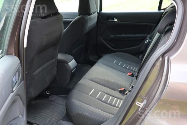 Brown Peugeot 308 2015 in Jelgava, with an engine capacity of 1.60 L and mileage of 51 thousand km for 8200 €, photo 4 on AUTOMOTO.COM.LV