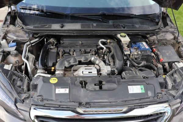 Brown Peugeot 308 2015 in Jelgava, with an engine capacity of 1.60 L and mileage of 51 thousand km for 8200 €, photo 5 on AUTOMOTO.COM.LV