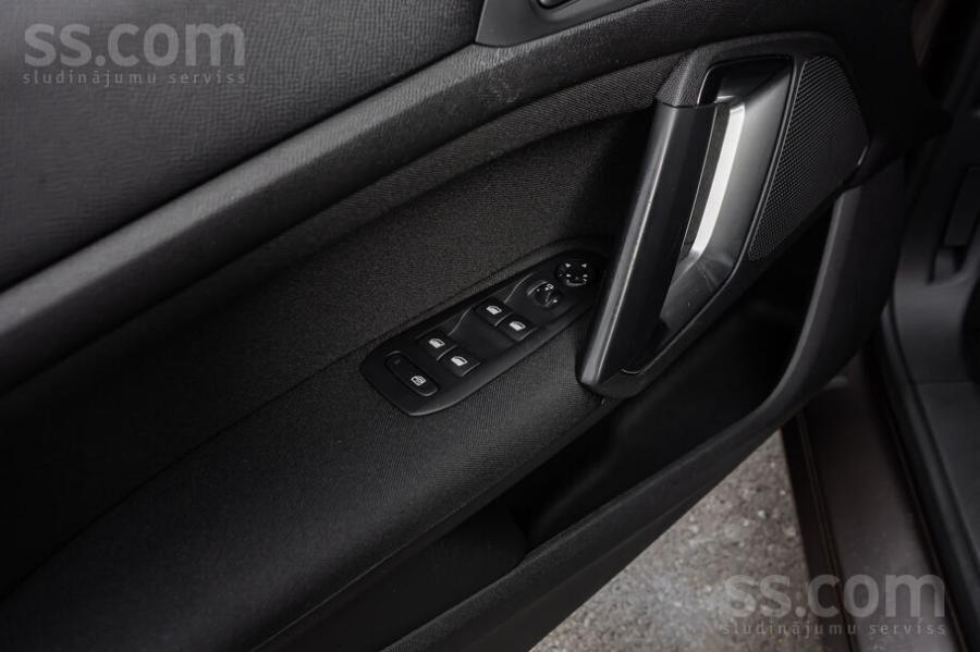 Brown Peugeot 308 2015 in Jelgava, with an engine capacity of 1.20 L and mileage of 0 thousand km for 6500 €, photo 15 on AUTOMOTO.COM.LV