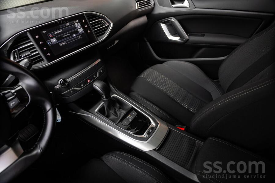 Brown Peugeot 308 2015 in Jelgava, with an engine capacity of 1.20 L and mileage of 0 thousand km for 6500 €, photo 17 on AUTOMOTO.COM.LV
